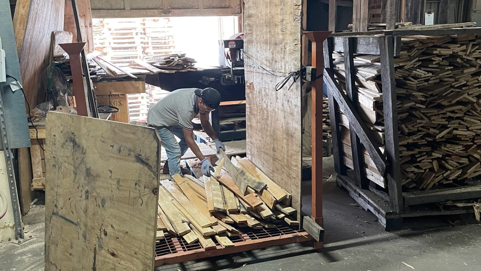 Custom Pallets Tailored to Your Needs: QCP Pallet Services